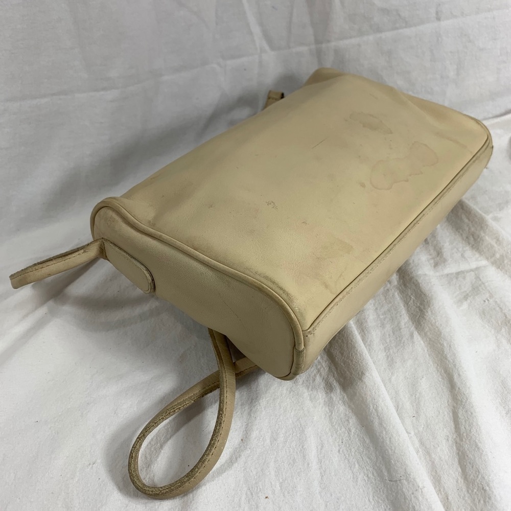 Coach Leatherware Usa Ivory Leather Shoulder Bag - Gem